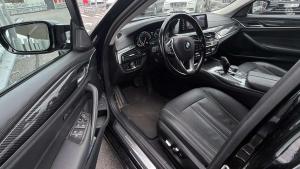 Black BMW 530 2017 in Vilnius, with an engine capacity of 2.99 L and mileage of 190 thousand km for 22700 €, photo 16 on AUTOMOTO.COM.LV