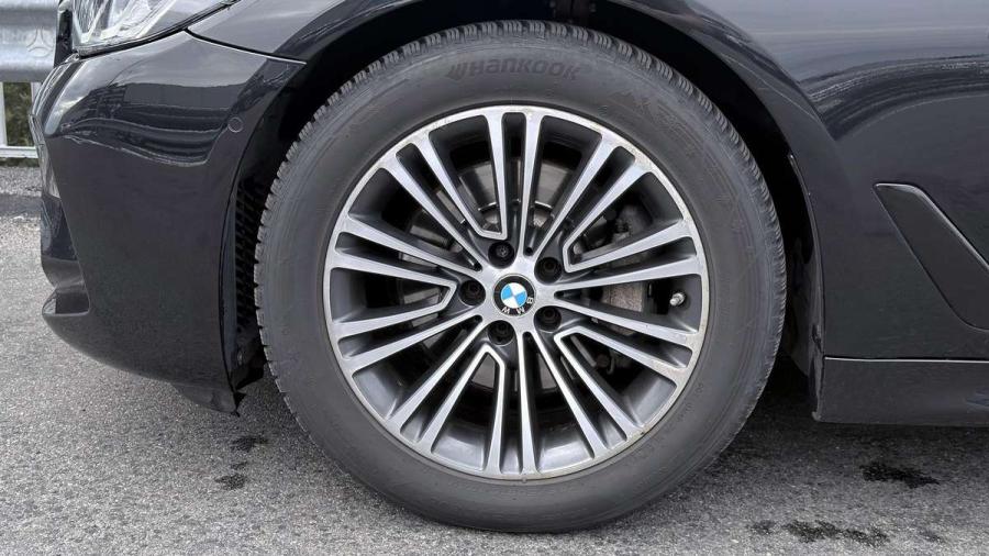 Black BMW 530 2017 in Vilnius, with an engine capacity of 2.99 L and mileage of 190 thousand km for 22700 €, photo 28 on AUTOMOTO.COM.LV