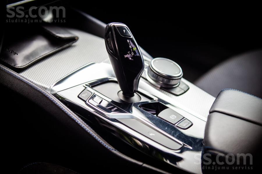 Black BMW 530 2017 in Bauska, with an engine capacity of 3.00 L and mileage of 169 thousand km for 24900 €, photo 8 on AUTOMOTO.COM.LV