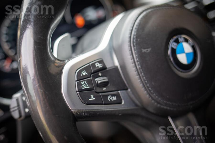 Black BMW 530 2017 in Bauska, with an engine capacity of 3.00 L and mileage of 169 thousand km for 24900 €, photo 9 on AUTOMOTO.COM.LV