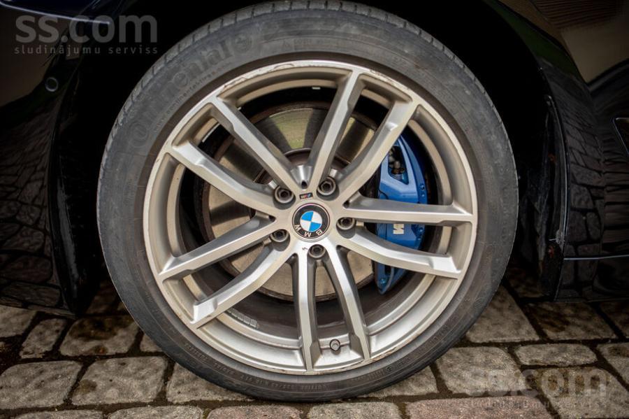Black BMW 530 2017 in Bauska, with an engine capacity of 3.00 L and mileage of 169 thousand km for 24900 €, photo 12 on AUTOMOTO.COM.LV