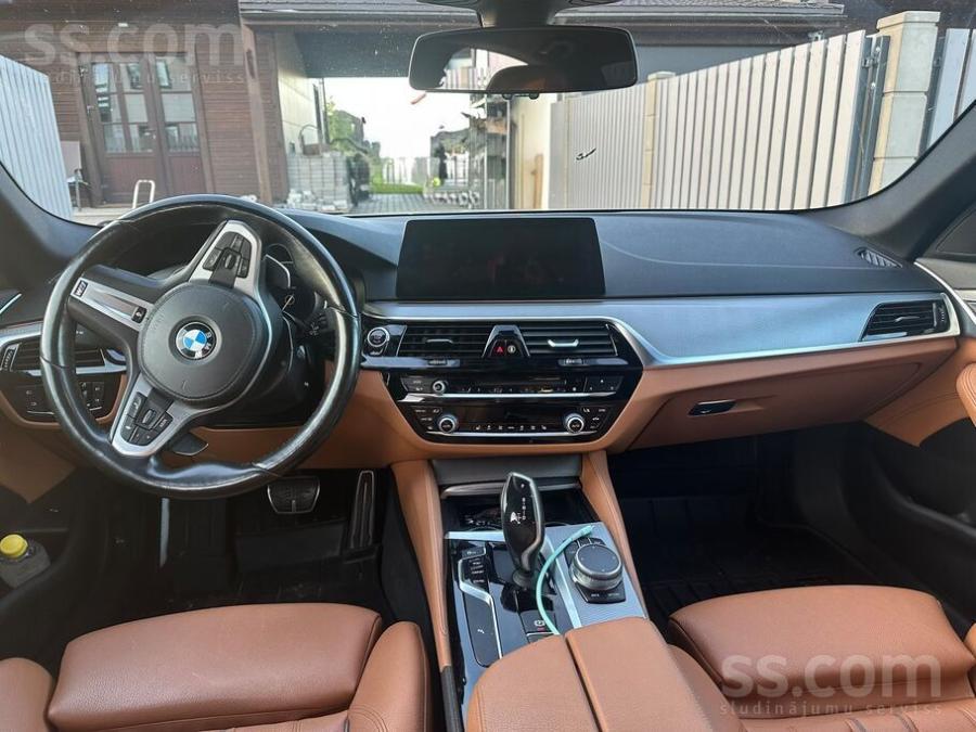 Black BMW 530 2017 in Riga, with an engine capacity of 3.00 L and mileage of 85 thousand km for 32950 €, photo 6 on AUTOMOTO.COM.LV