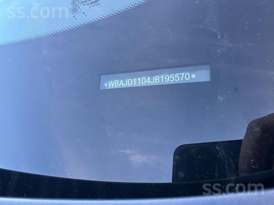 Black BMW 530 2017 in Riga, with an engine capacity of 3.00 L and mileage of 85 thousand km for 32950 €, photo 8 on AUTOMOTO.COM.LV