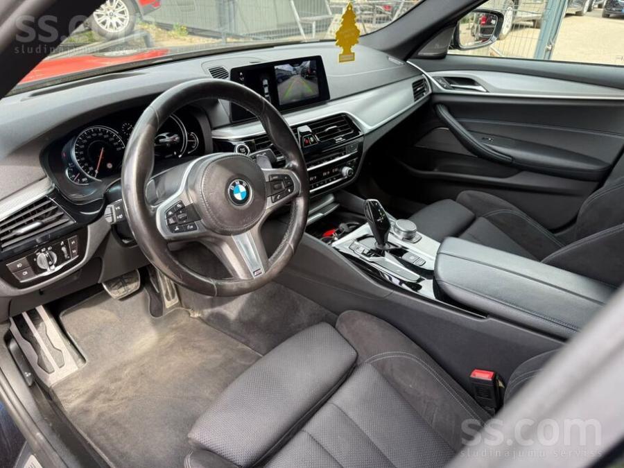 Black BMW 530 2017 in Riga, with an engine capacity of 3.00 L and mileage of 169 thousand km for 24990 €, photo 12 on AUTOMOTO.COM.LV