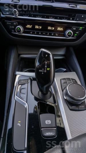 Black BMW 530 2017 in Riga, with an engine capacity of 3.00 L and mileage of 169 thousand km for 24990 €, photo 17 on AUTOMOTO.COM.LV