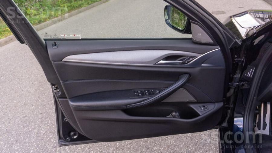 Black BMW 530 2017 in Riga, with an engine capacity of 3.00 L and mileage of 169 thousand km for 24990 €, photo 27 on AUTOMOTO.COM.LV