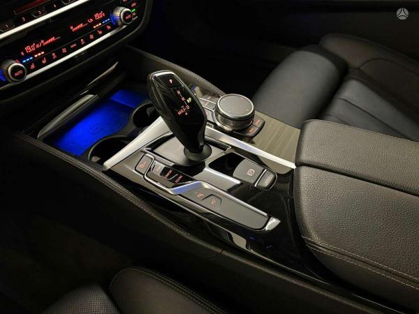Black BMW 530 2017 in Marijampole, with an engine capacity of 2.99 L and mileage of 261 thousand km for 19999 €, photo 4 on AUTOMOTO.COM.LV