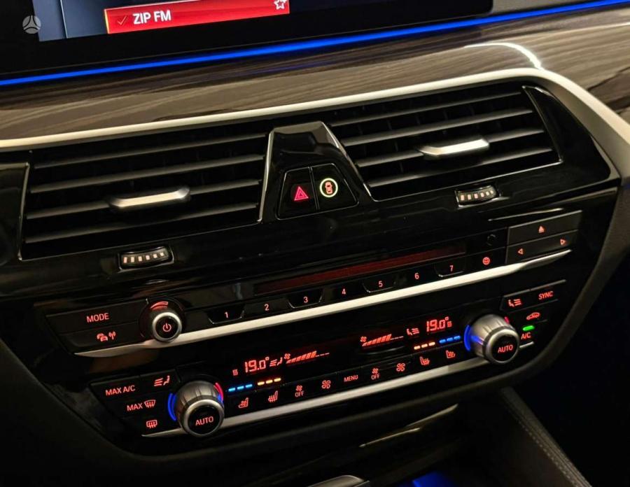 Melns BMW 530 2017 Marijampole, ar dzinēja tilpumu 2.99 L un nobraukumu 261 tūkst. km par 19999 €, foto 17 vietnē AUTOMOTO.COM.LV