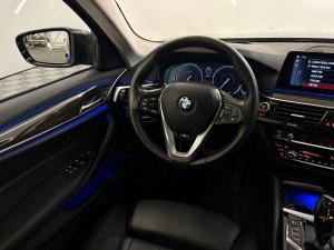 Melns BMW 530 2017 Marijampole, ar dzinēja tilpumu 2.99 L un nobraukumu 261 tūkst. km par 19999 €, foto 24 vietnē AUTOMOTO.COM.LV