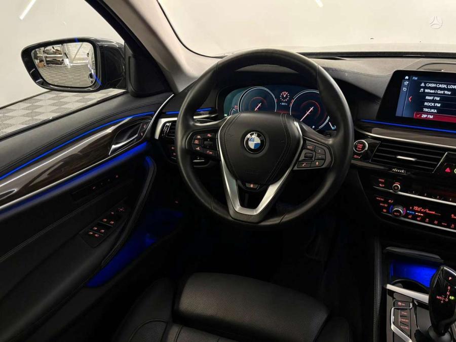 Melns BMW 530 2017 Marijampole, ar dzinēja tilpumu 2.99 L un nobraukumu 261 tūkst. km par 19999 €, foto 24 vietnē AUTOMOTO.COM.LV