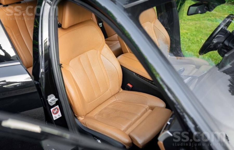 Black BMW 530 2017 in Riga, with an engine capacity of 3.00 L and mileage of 233 thousand km for 23900 €, photo 6 on AUTOMOTO.COM.LV