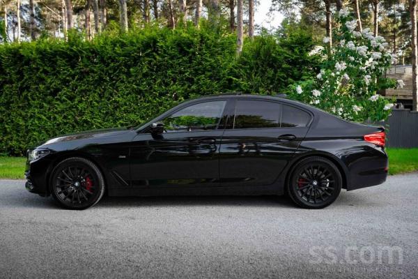 Black BMW 530 2017 in Riga, with an engine capacity of 3.00 L and mileage of 233 thousand km for 23900 €, photo 11 on AUTOMOTO.COM.LV