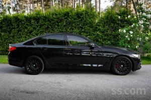 Black BMW 530 2017 in Riga, with an engine capacity of 3.00 L and mileage of 233 thousand km for 23900 €, photo 18 on AUTOMOTO.COM.LV