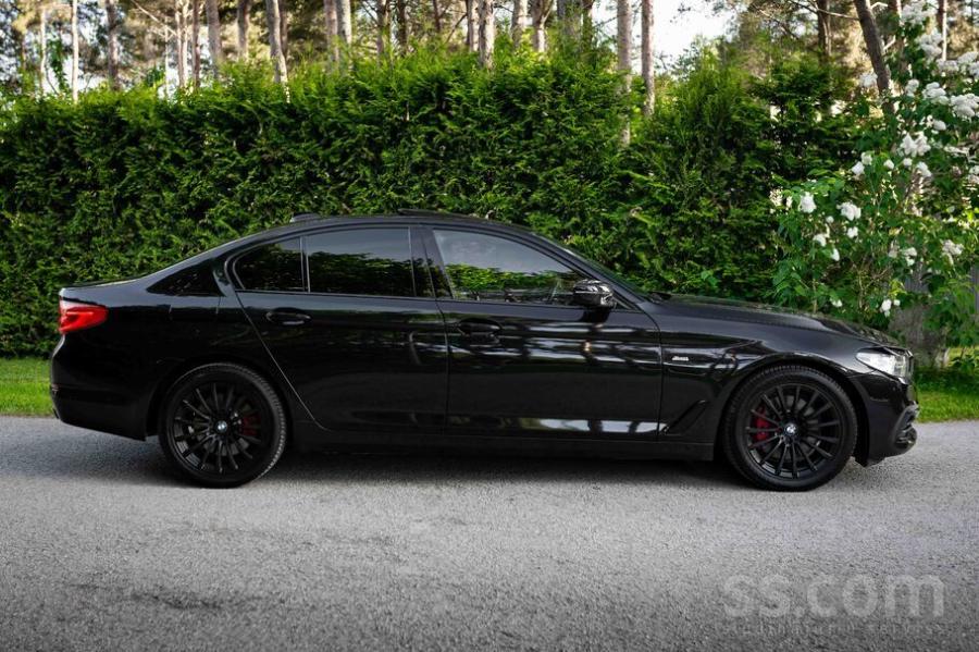 Black BMW 530 2017 in Riga, with an engine capacity of 3.00 L and mileage of 233 thousand km for 23900 €, photo 18 on AUTOMOTO.COM.LV