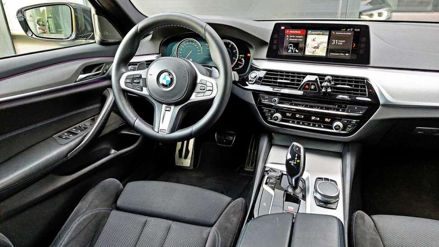 Black BMW 530 2017 in Vilnius, with an engine capacity of 3.00 L and mileage of 144 thousand km for 27200 €, photo 16 on AUTOMOTO.COM.LV