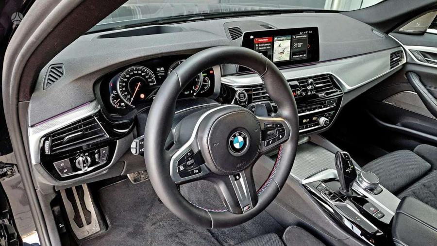 Black BMW 530 2017 in Vilnius, with an engine capacity of 3.00 L and mileage of 144 thousand km for 27200 €, photo 19 on AUTOMOTO.COM.LV