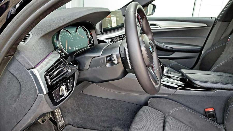 Black BMW 530 2017 in Vilnius, with an engine capacity of 3.00 L and mileage of 144 thousand km for 27200 €, photo 26 on AUTOMOTO.COM.LV