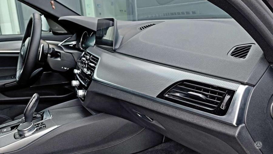 Black BMW 530 2017 in Vilnius, with an engine capacity of 3.00 L and mileage of 144 thousand km for 27200 €, photo 28 on AUTOMOTO.COM.LV