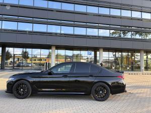 Black BMW 530 2017 in Kaunas, with an engine capacity of 2.99 L and mileage of 226 thousand km for 23600 €, photo 4 on AUTOMOTO.COM.LV