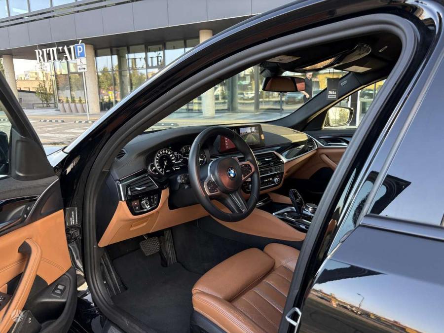 Black BMW 530 2017 in Kaunas, with an engine capacity of 2.99 L and mileage of 226 thousand km for 23600 €, photo 12 on AUTOMOTO.COM.LV