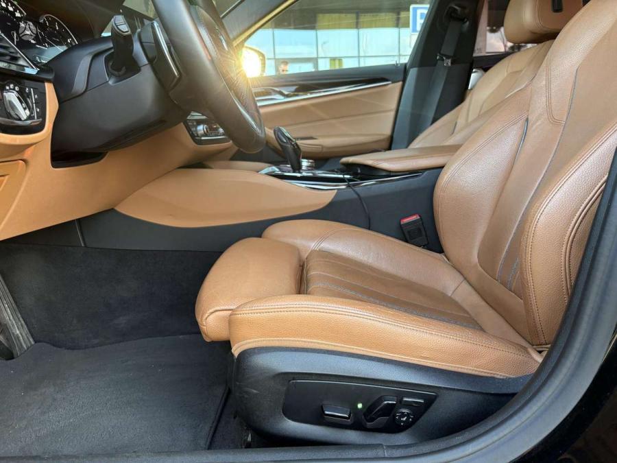 Black BMW 530 2017 in Kaunas, with an engine capacity of 2.99 L and mileage of 226 thousand km for 23600 €, photo 14 on AUTOMOTO.COM.LV