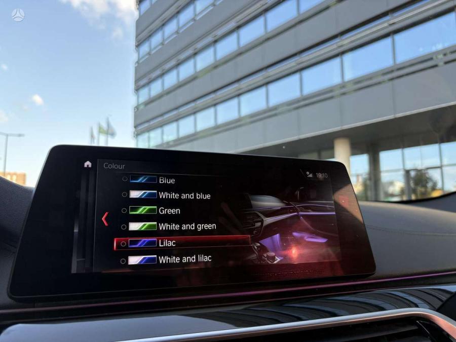 Black BMW 530 2017 in Kaunas, with an engine capacity of 2.99 L and mileage of 226 thousand km for 23600 €, photo 18 on AUTOMOTO.COM.LV
