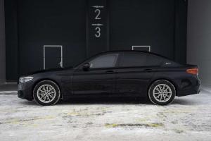 Black BMW 530 2018 in Vilnius, with an engine capacity of 2.00 L and mileage of 115 thousand km for 21900 €, photo 4 on AUTOMOTO.COM.LV
