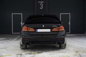 Black BMW 530 2018 in Vilnius, with an engine capacity of 2.00 L and mileage of 115 thousand km for 21900 €, photo 6 on AUTOMOTO.COM.LV