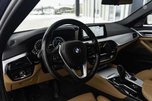 Black BMW 530 2018 in Vilnius, with an engine capacity of 2.00 L and mileage of 115 thousand km for 21900 €, photo 14 on AUTOMOTO.COM.LV