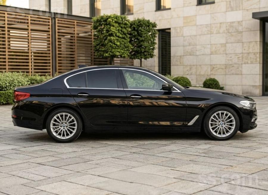 Black BMW 530 2018 in Riga, with an engine capacity of 3.00 L and mileage of 165 thousand km for 21490 €, photo 5 on AUTOMOTO.COM.LV