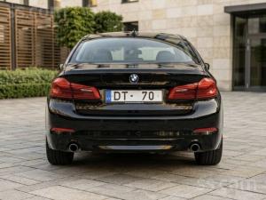 Black BMW 530 2018 in Riga, with an engine capacity of 3.00 L and mileage of 165 thousand km for 21490 €, photo 8 on AUTOMOTO.COM.LV