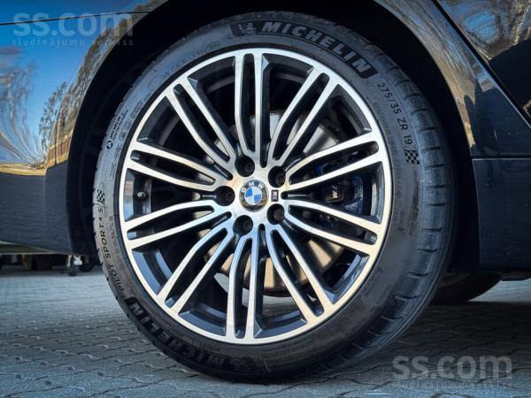 Black BMW 530 2018 in Riga, with an engine capacity of 2.00 L and mileage of 137 thousand km for 24800 €, photo 10 on AUTOMOTO.COM.LV