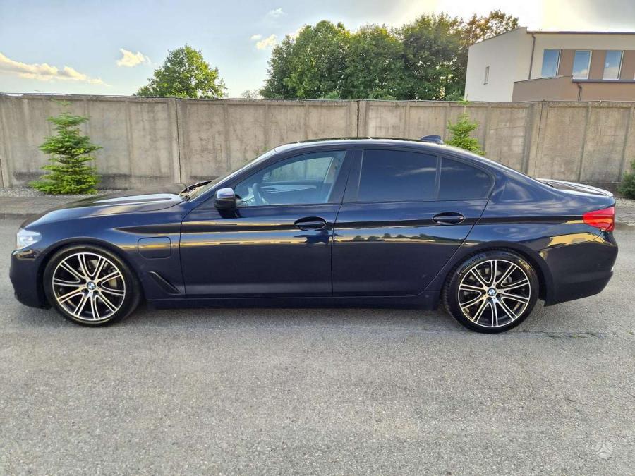 Black BMW 530 2018 in Mazeikiai, with an engine capacity of 2.00 L and mileage of 212 thousand km for 15800 €, photo 6 on AUTOMOTO.COM.LV