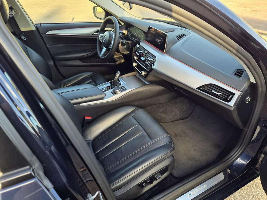 Black BMW 530 2018 in Mazeikiai, with an engine capacity of 2.00 L and mileage of 212 thousand km for 15800 €, photo 9 on AUTOMOTO.COM.LV