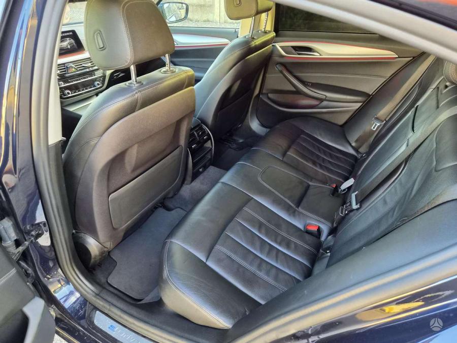 Black BMW 530 2018 in Mazeikiai, with an engine capacity of 2.00 L and mileage of 212 thousand km for 15800 €, photo 11 on AUTOMOTO.COM.LV