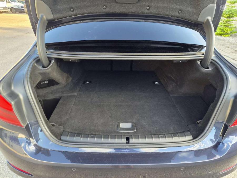 Black BMW 530 2018 in Mazeikiai, with an engine capacity of 2.00 L and mileage of 212 thousand km for 15800 €, photo 15 on AUTOMOTO.COM.LV