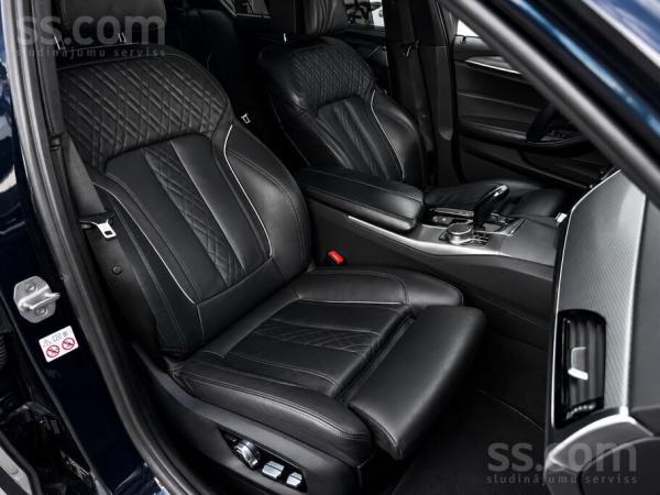 Black BMW 530 2018 in Riga, with an engine capacity of 2.00 L and mileage of 223 thousand km for 28450 €, photo 8 on AUTOMOTO.COM.LV