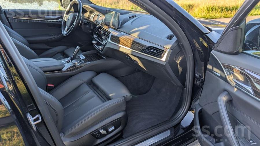 Black BMW 530 2018 in Ogre, with an engine capacity of 2.00 L and mileage of 83 thousand km for 24500 €, photo 16 on AUTOMOTO.COM.LV