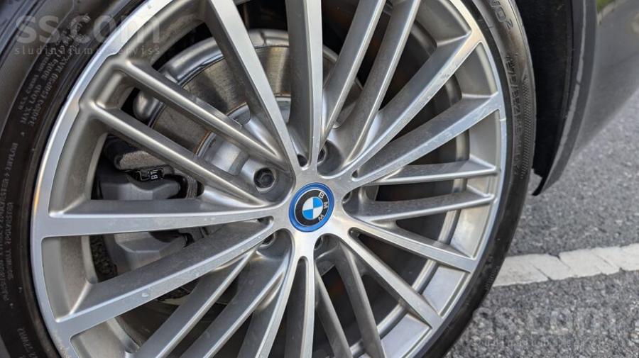 Black BMW 530 2018 in Ogre, with an engine capacity of 2.00 L and mileage of 83 thousand km for 24500 €, photo 34 on AUTOMOTO.COM.LV