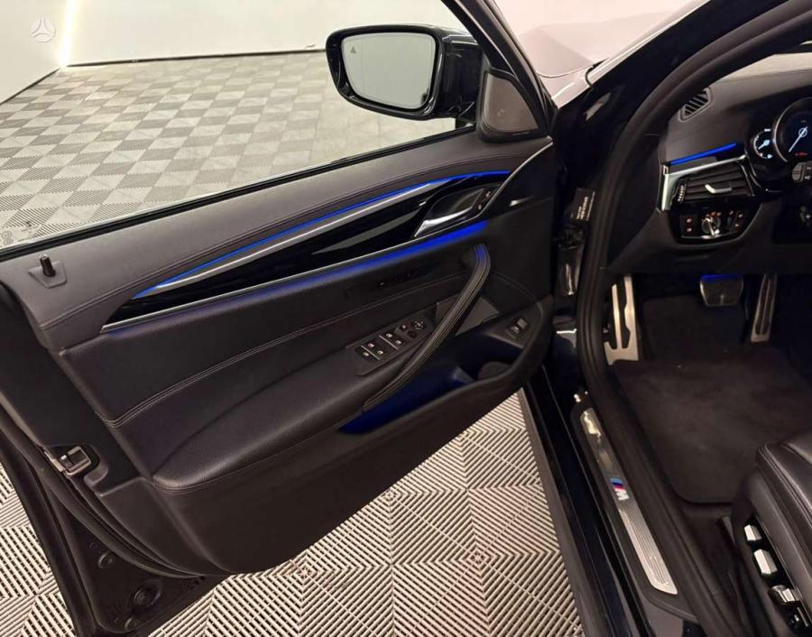 Melns BMW 530 2018 Marijampole, ar dzinēja tilpumu 2.99 L un nobraukumu 182 tūkst. km par 24500 €, foto 19 vietnē AUTOMOTO.COM.LV