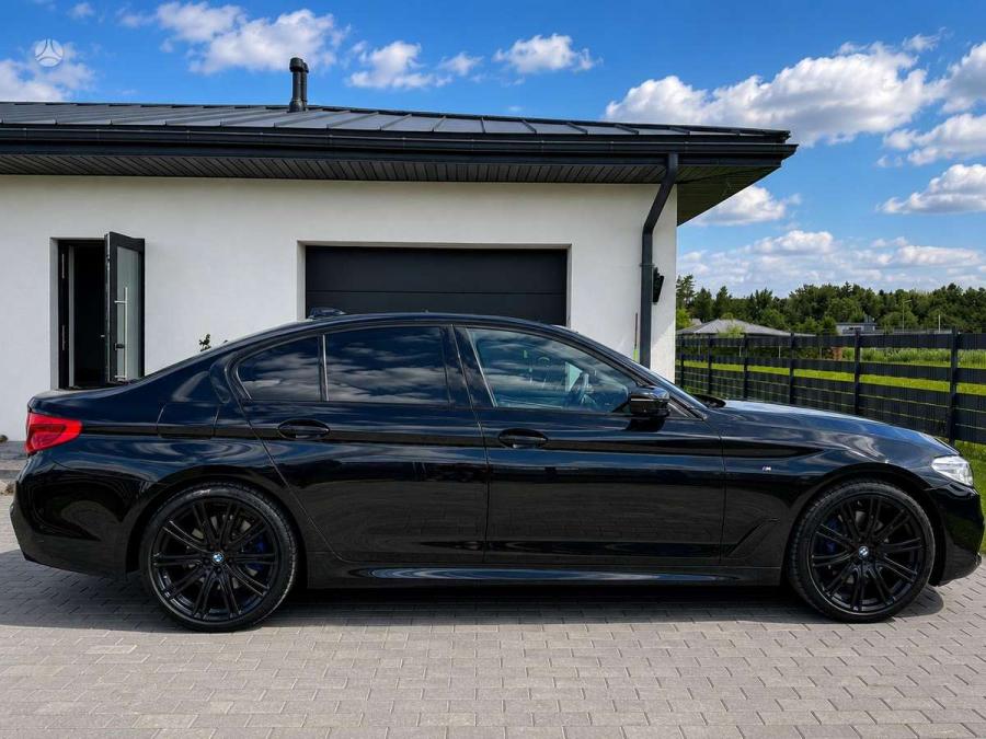 Black BMW 530 2018 in Riga, with an engine capacity of 2.00 L and mileage of 223 thousand km for 27900 €, photo 4 on AUTOMOTO.COM.LV