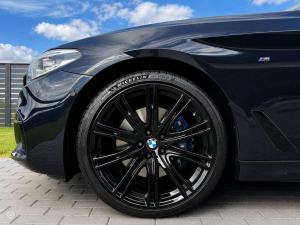 Black BMW 530 2018 in Riga, with an engine capacity of 2.00 L and mileage of 223 thousand km for 27900 €, photo 6 on AUTOMOTO.COM.LV
