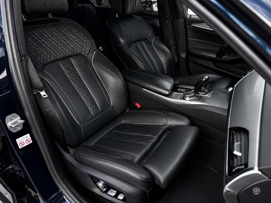 Black BMW 530 2018 in Riga, with an engine capacity of 2.00 L and mileage of 223 thousand km for 27900 €, photo 9 on AUTOMOTO.COM.LV