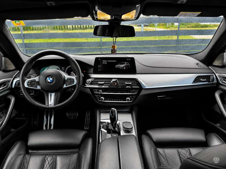 Black BMW 530 2018 in Riga, with an engine capacity of 2.00 L and mileage of 223 thousand km for 27900 €, photo 10 on AUTOMOTO.COM.LV