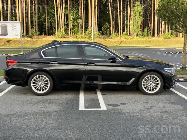 Black BMW 530 2018 in Riga, with an engine capacity of 3.00 L and mileage of 165 thousand km for 19990 €, photo 4 on AUTOMOTO.COM.LV
