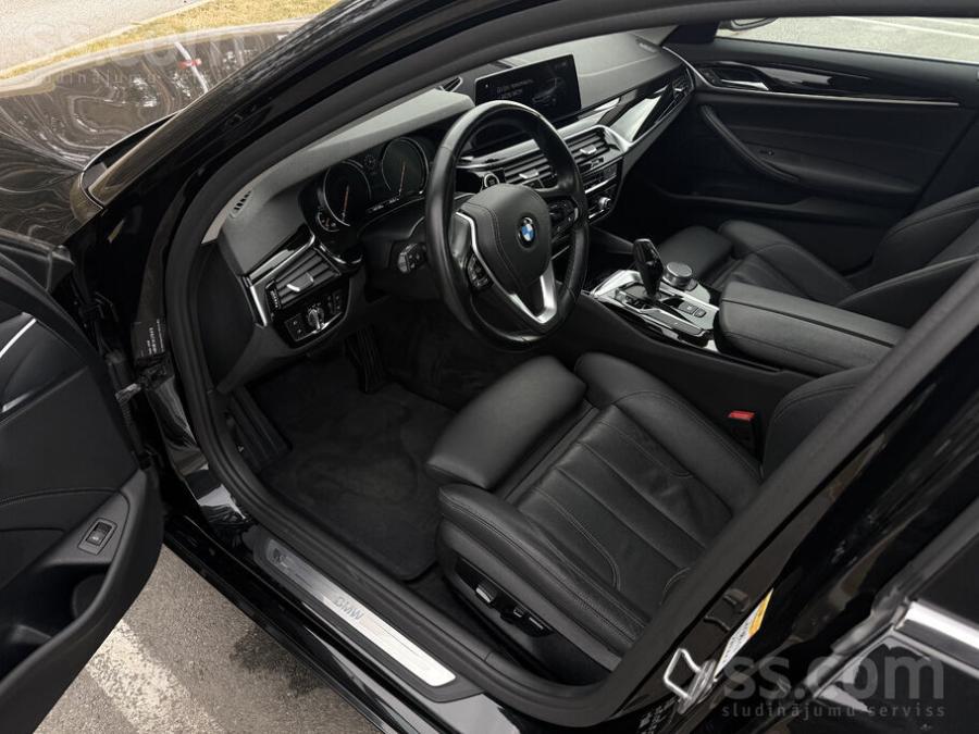 Black BMW 530 2018 in Riga, with an engine capacity of 3.00 L and mileage of 165 thousand km for 19990 €, photo 10 on AUTOMOTO.COM.LV