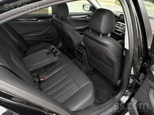 Black BMW 530 2018 in Riga, with an engine capacity of 3.00 L and mileage of 165 thousand km for 19990 €, photo 12 on AUTOMOTO.COM.LV