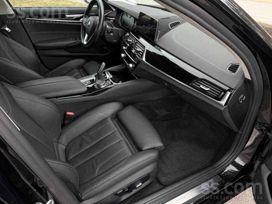 Black BMW 530 2018 in Riga, with an engine capacity of 3.00 L and mileage of 165 thousand km for 19990 €, photo 13 on AUTOMOTO.COM.LV