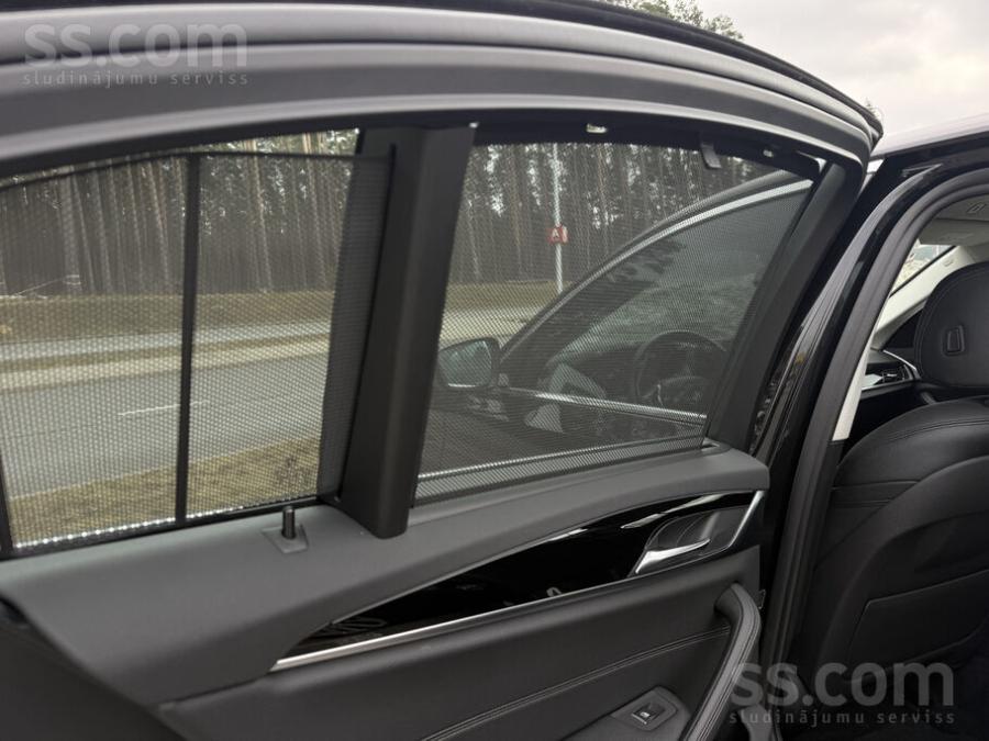 Black BMW 530 2018 in Riga, with an engine capacity of 3.00 L and mileage of 165 thousand km for 19990 €, photo 16 on AUTOMOTO.COM.LV
