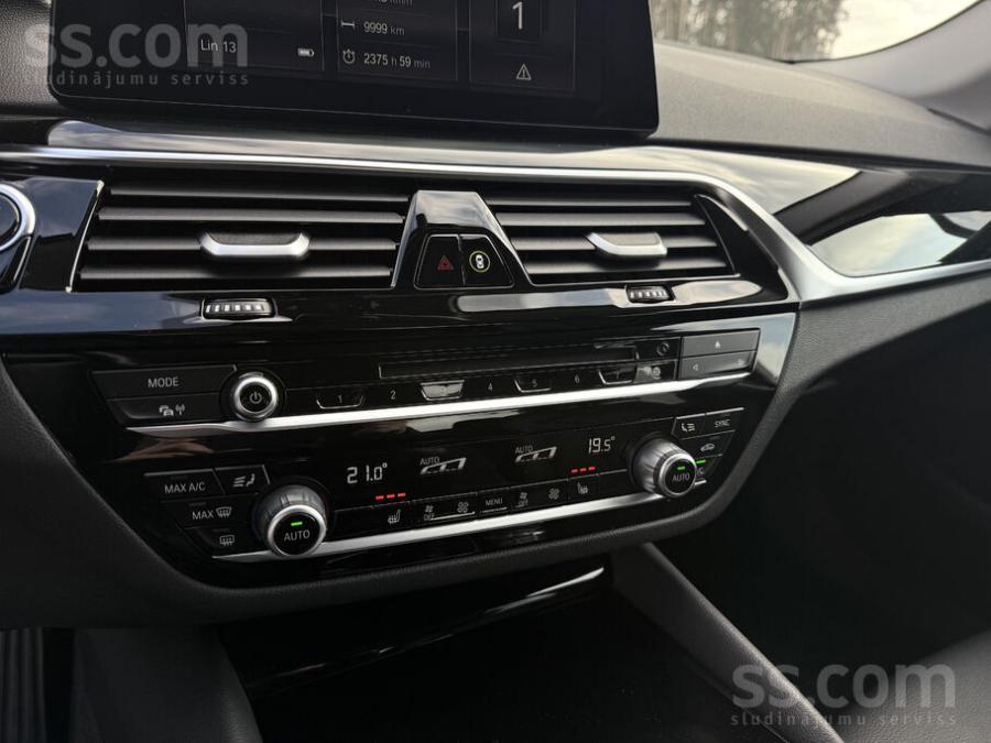 Black BMW 530 2018 in Riga, with an engine capacity of 3.00 L and mileage of 165 thousand km for 19990 €, photo 20 on AUTOMOTO.COM.LV